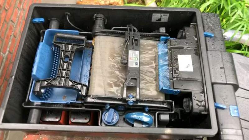 锦鲤鱼池过滤系统改造,年前安装的过滤设备,水质大大的改善了!