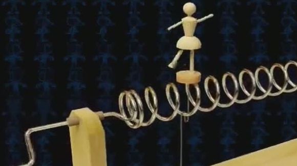 这种不倒翁是什么原理?看了好久都没看懂