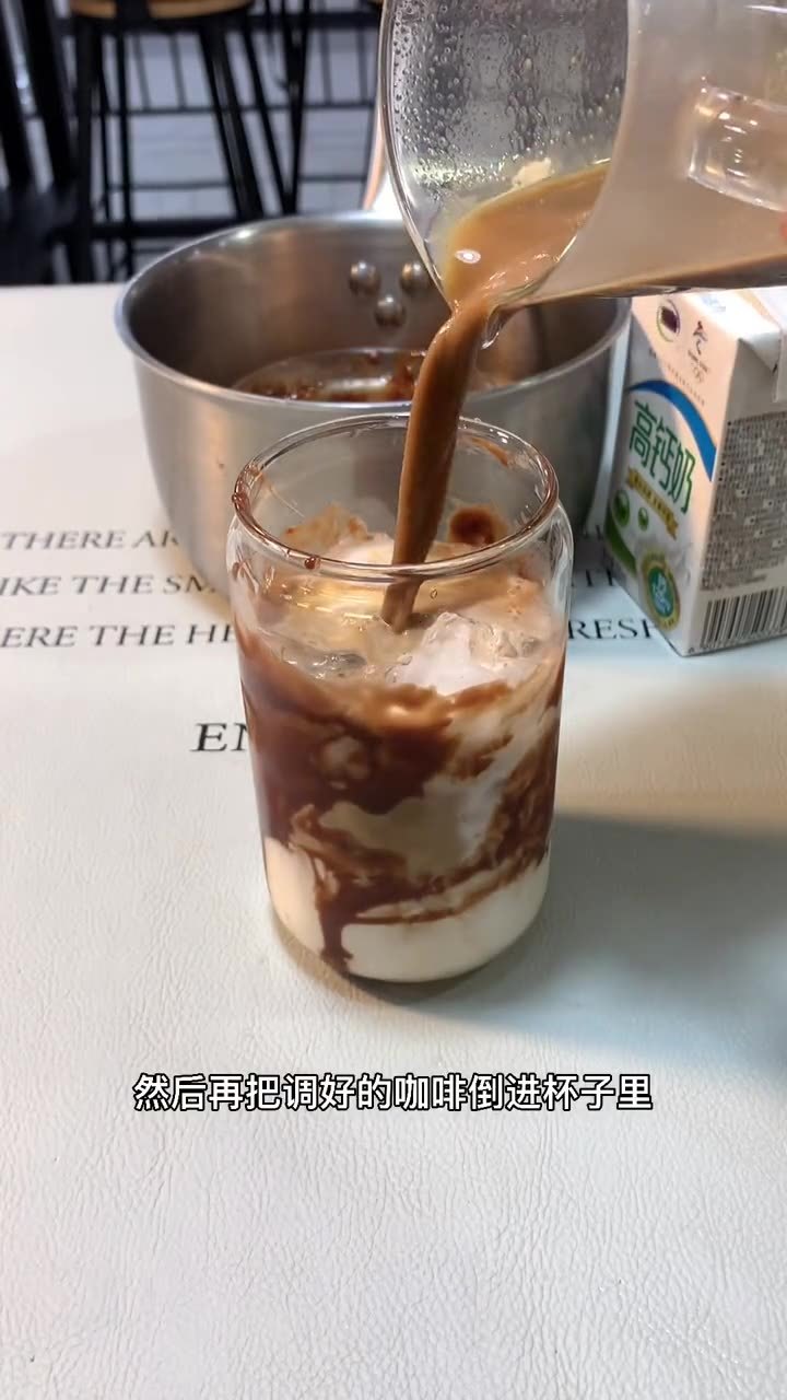 只需要这点材料就可以制作咖啡店里高颜值的摩卡