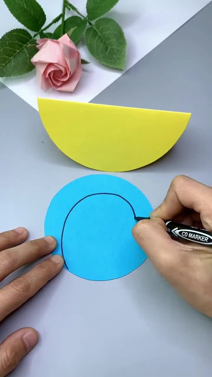 用纸做个好玩的小蜗牛不倒翁,非常简单,放假带娃在家玩起来