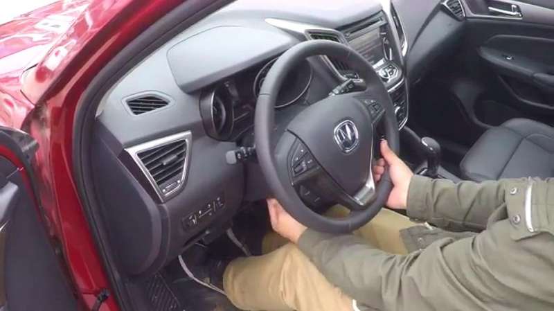 长安CS752014款车内功能演示,内饰看起满漂亮的,就材质差了些