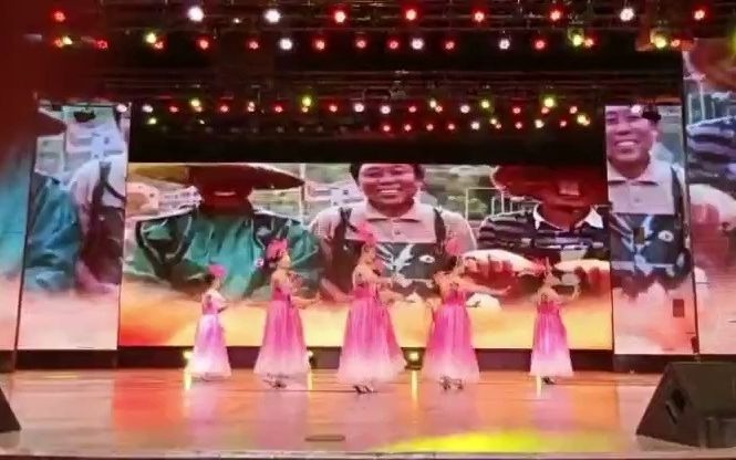 《多彩中国梦》 爱家社区(爱家之花舞蹈团)