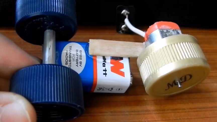 生活小窍门,DIY制作小型3轮电动玩具车