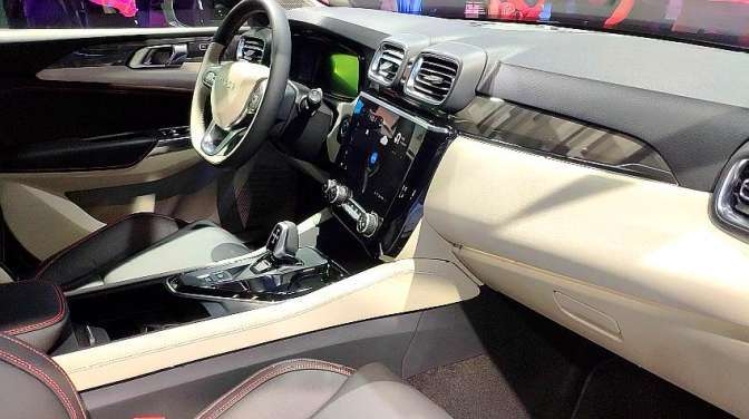 起售价11.98万,顶配18.88万,买不起保时捷就看买它