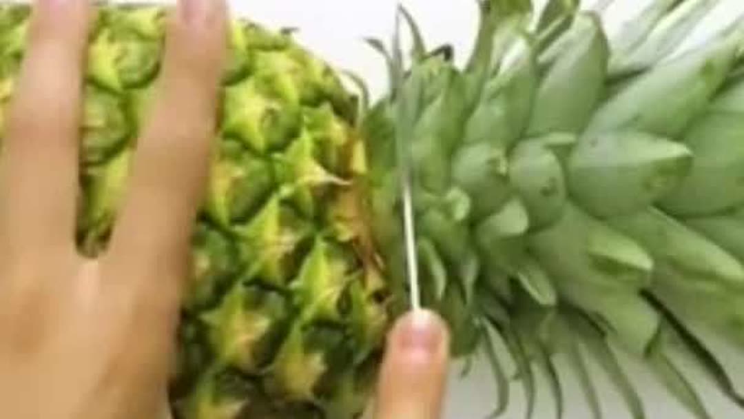原来菠萝可以这么切,切法图解视频教程—生活小妙招