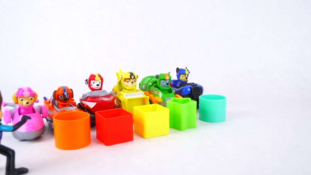 汪汪队的巡逻车组合起来变成了超级轮船,认识颜色