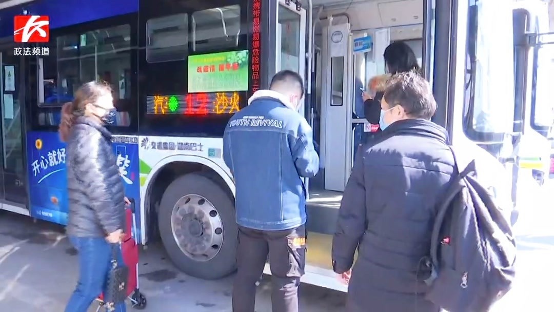 公交车“防疫助手”上线,扫码几秒完成信息记录:5秒完成