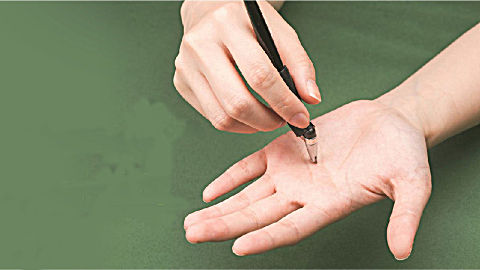 这款高科技裁纸刀,能快速裁纸裁布,但是怎么也不会割伤手指