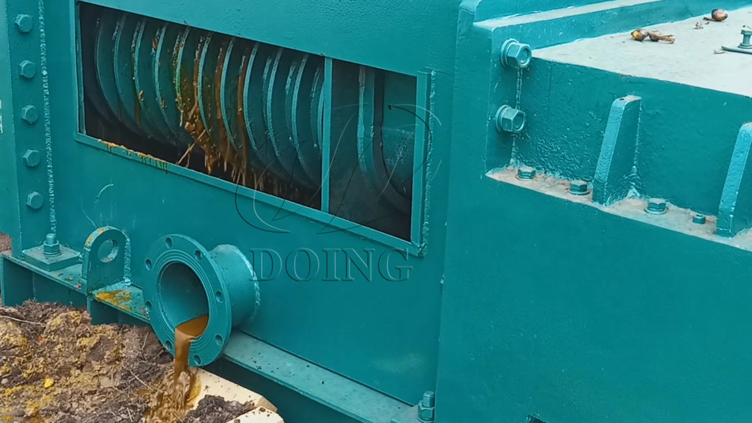 15吨大型双螺旋棕榈油榨油机压榨生产棕榈油试机操作过程