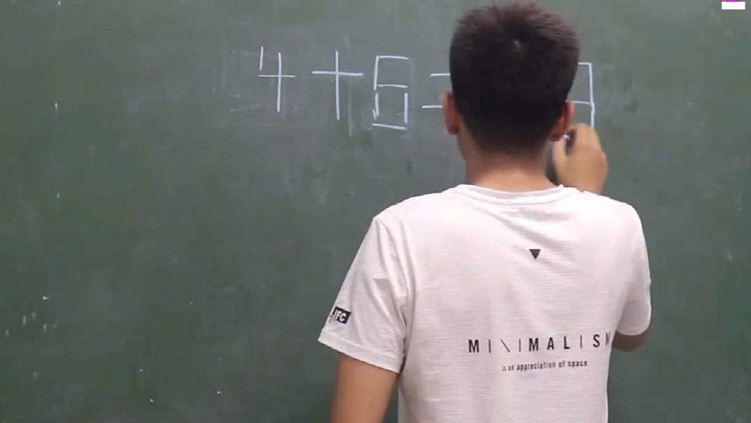 如何移动1根数学棒使等式成立?结果学渣答上了