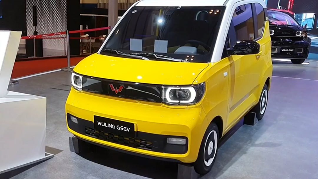 2022款五菱宏光MINI EV和宝骏KiWi EV同台亮相,看后选哪款自己定