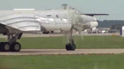 实拍图,95战略轰炸机,其4台涡桨发动机够奇葩另类