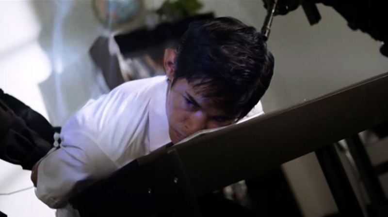 特种兵闯入学校,惹怒了一名灵魂高度进化的学生,一部科幻动作片