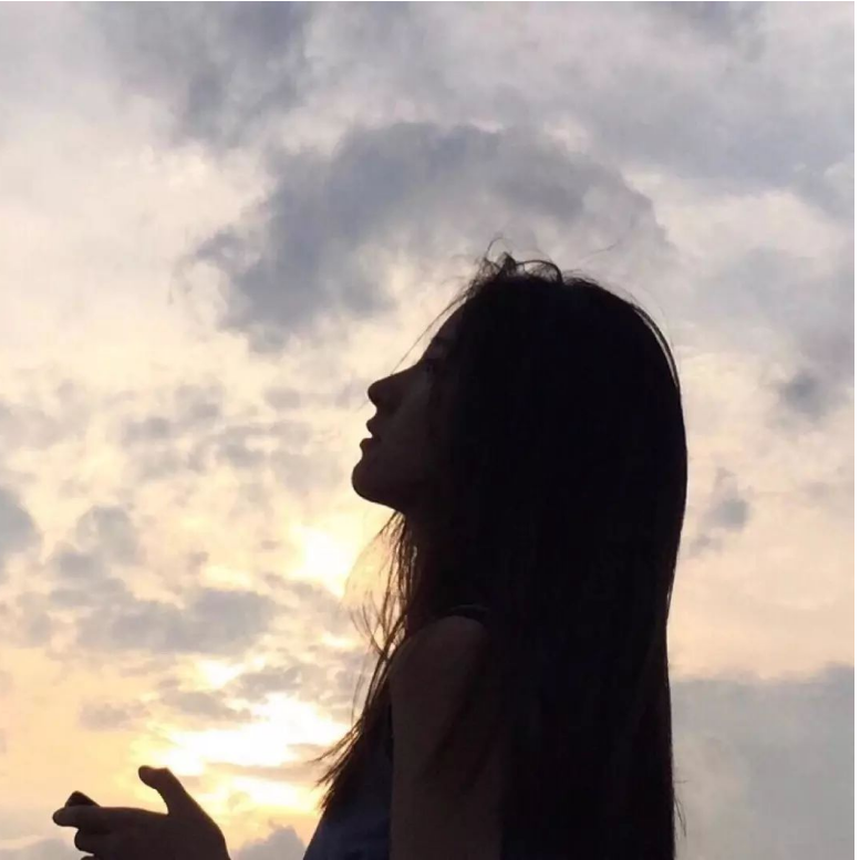 小姑娘爱追剧 