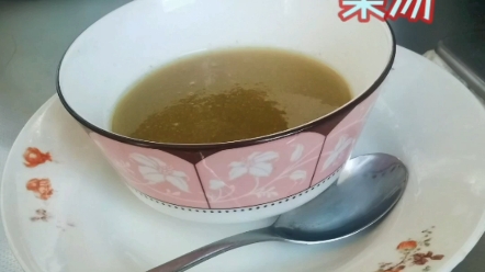 阳了,嗓子疼怎么办,止咳化痰梨汤来一碗! 蜂蜜冰糖润喉梨汤的做法。