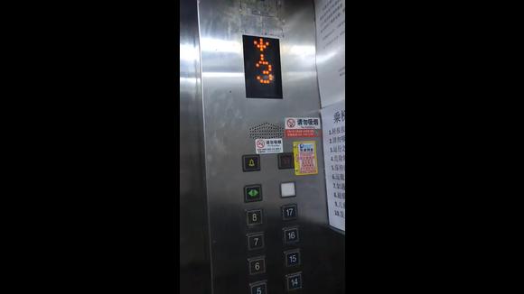这电梯的声音让我感到一丝畏惧ߘ