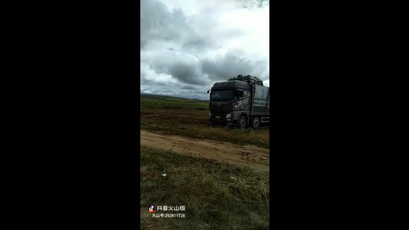 内蒙拉土豆的车都排队了