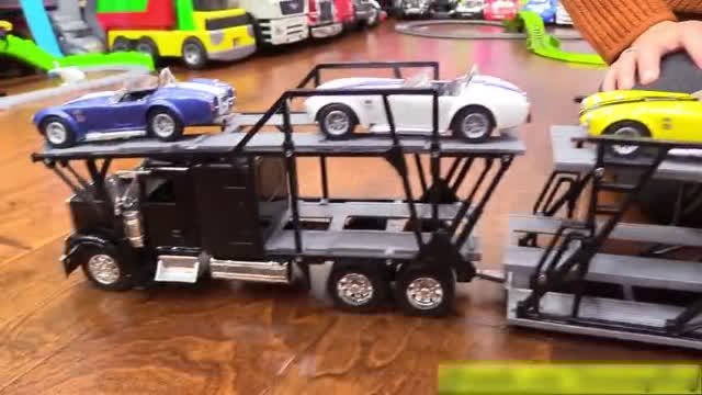 小车展览:帅气的小车带着许多次小车模型,真是太棒了!