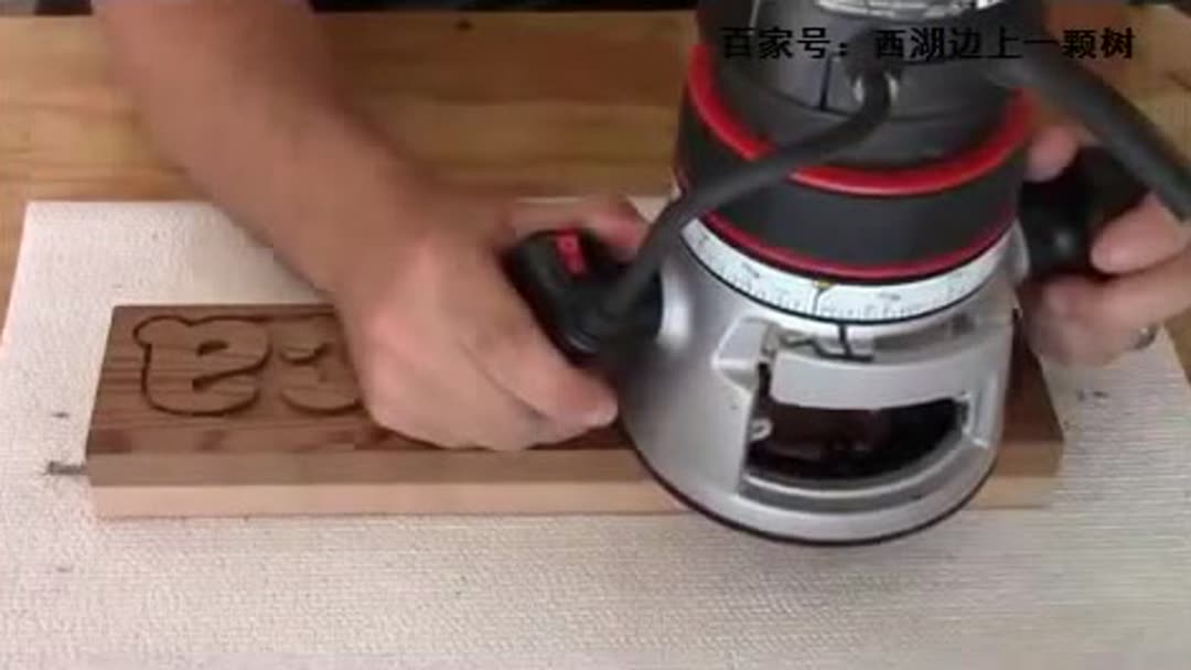 小小雕刻店网红达人直播仿古木匾牌匾加工制作全过程!