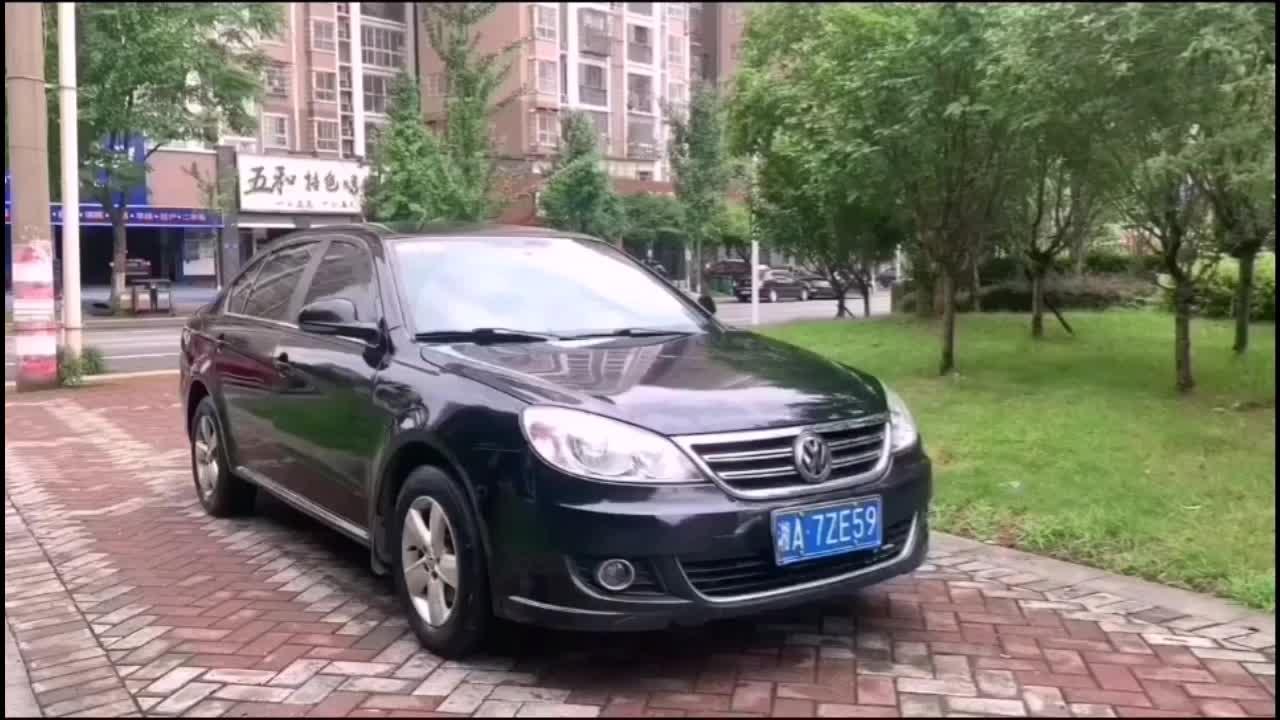 13年的大众朗逸1.6L手动挡,真皮座椅,空间非常大,大气!