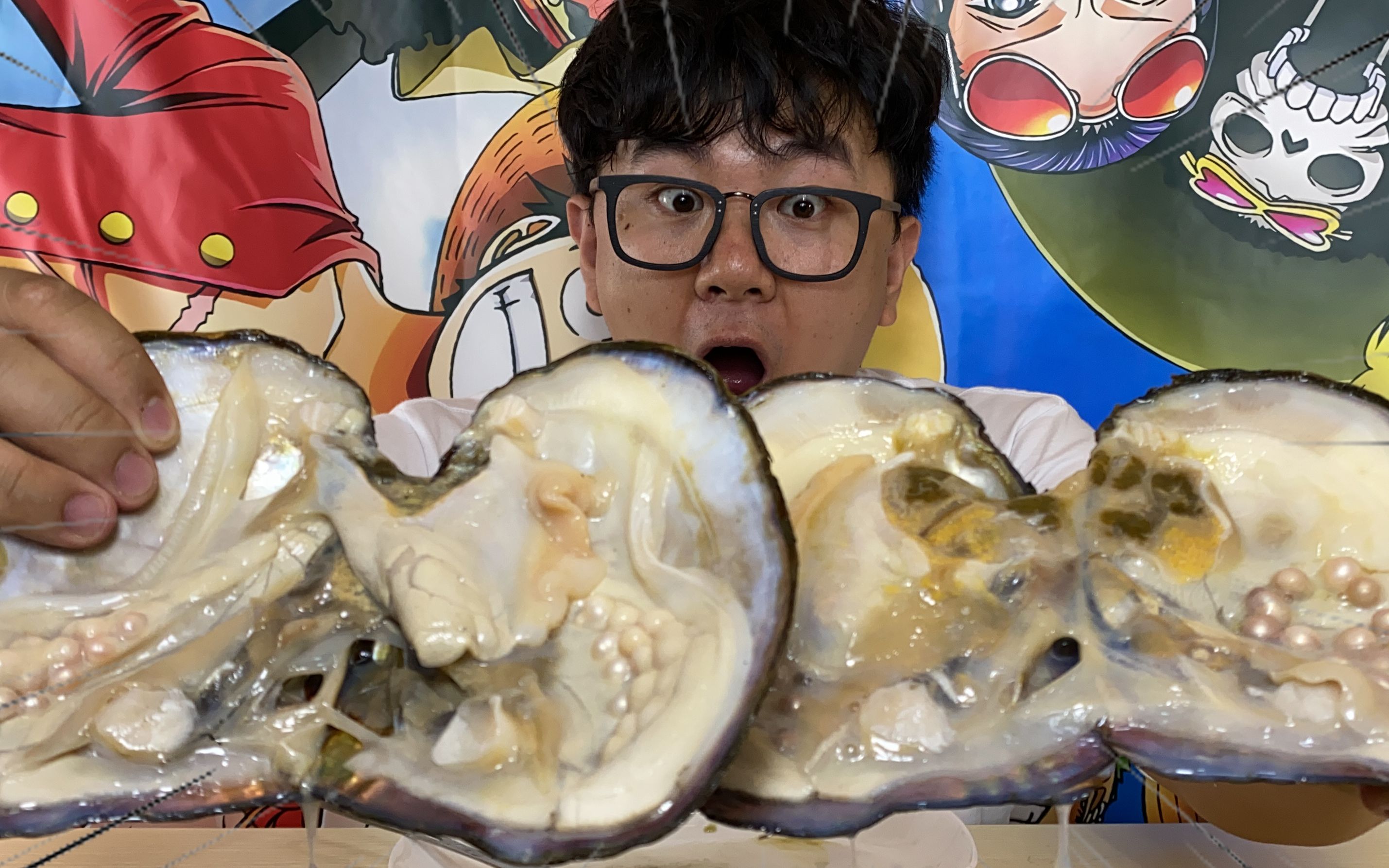 小伙花15元买了2个珍珠蚌,开出51颗珍珠,直接研磨机打粉做面膜