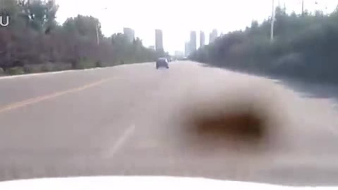 比亚迪唐0到180码直线加速 太强悍