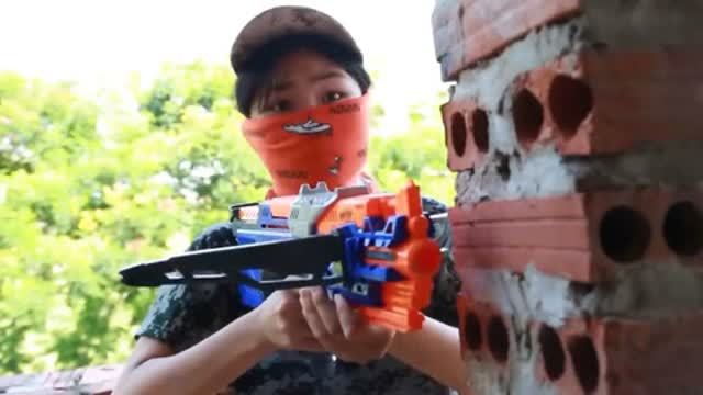 搞笑CS枪战-老司机单枪闯房区救援