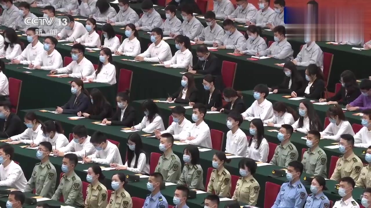 【青年是社会中最有闯劲的群体】青年是社会中最有生气、最有闯劲、...