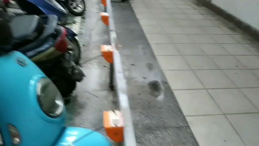 三亚街头的电动车充电桩