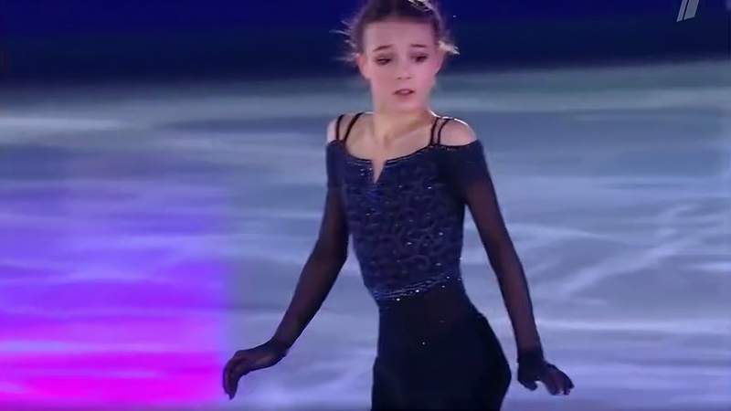 15岁俄罗斯花样滑冰运动员安娜·谢尔巴科娃,惊艳全场!