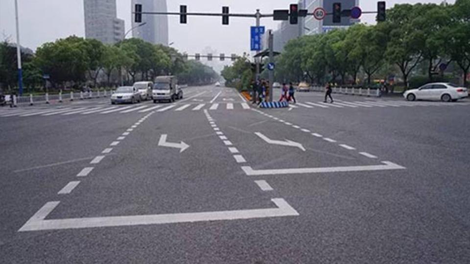 “左转弯待转区”你真的会走吗,一个不留神扣6分