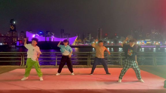 会跳舞的男孩就是这么自信ߘ�#让我们荡起双桨