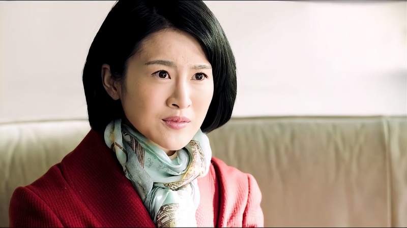 剧情:进货还能赊账?殷桃果然面子大,看呆了一旁的美女