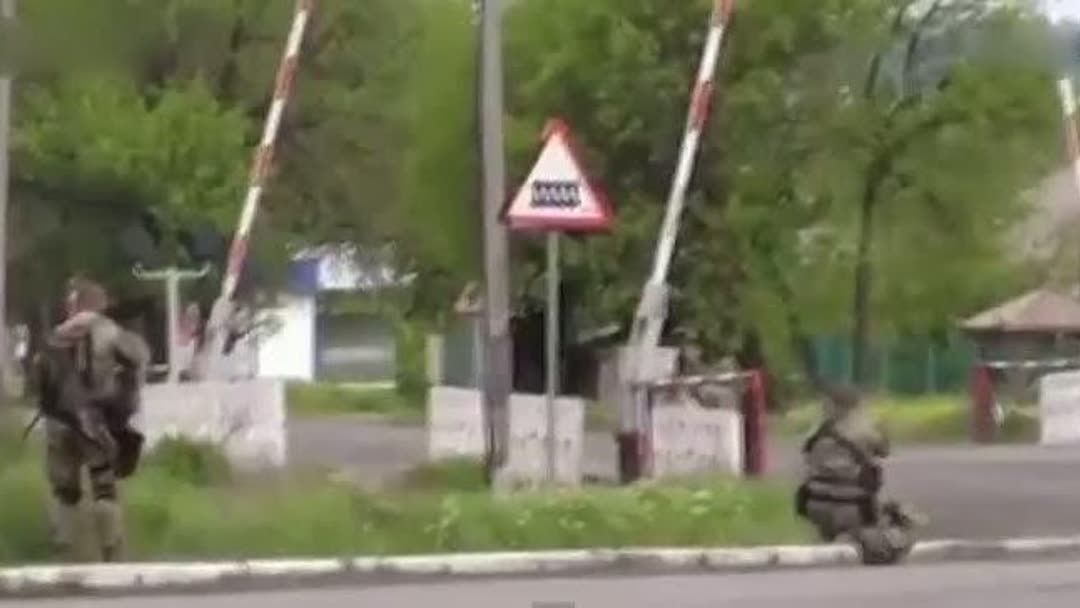 军情解码---俄罗斯军队与东乌克兰军队枪战