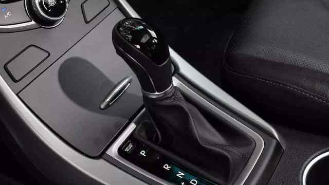 老司机教你正确自动挡停放起步方法