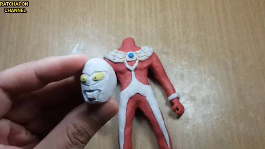 妈妈不给买泰罗奥特曼的手办,自己用橡皮泥捏一个,步骤简单易学