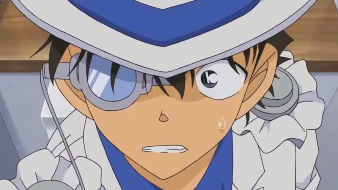 名侦探柯南:基德的内心是崩溃的,躲警察12个小时一动不动!