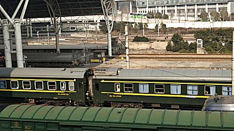 【2019.1.24】京沪线 上局徐段HXD1D 0285牵引T236次列车进站