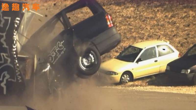 汽车碰撞测试,比想象中壮观得多,这样的撞击下里面的人会有事吗