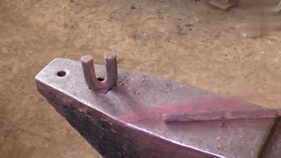 牛人用弹簧做成的工具,猜猜这工具的用途