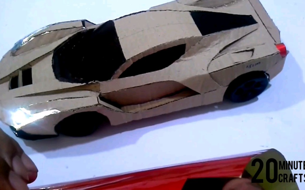 制作一个酷炫的纸板汽车