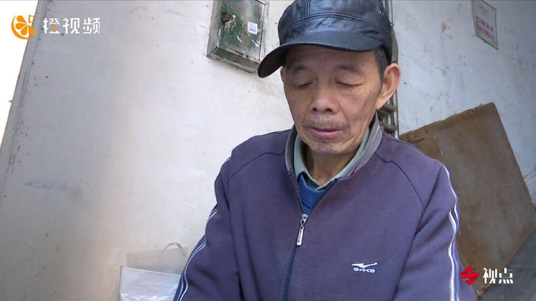 六旬磨刀匠半世纪坚守 手写“秘籍”渴望传承人