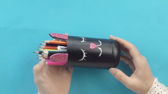 笔筒是每个小朋友书桌上必不可少的东西,这两款笔筒孩子肯定喜欢