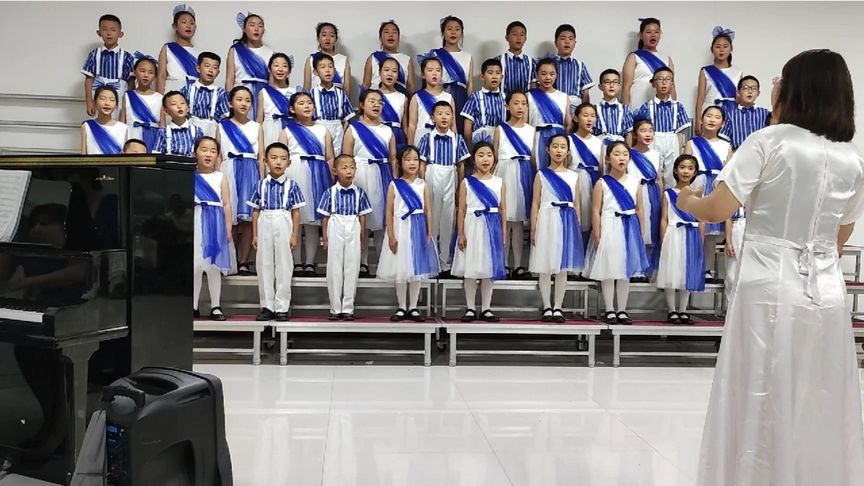 静乐县童声合唱团《让我们荡起双桨》排练