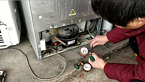 宇宇家电,电冰箱维修第三步,更换高压管