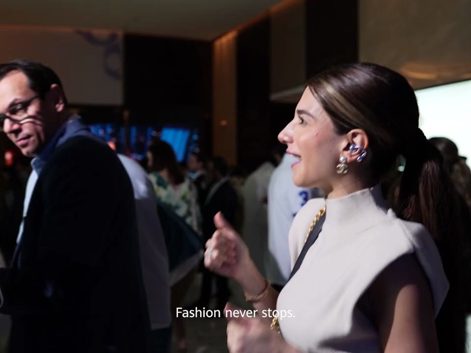 ...耳机 终于舍得展开国际发布了 终于有让人打开眼界的产品了 新黑科技