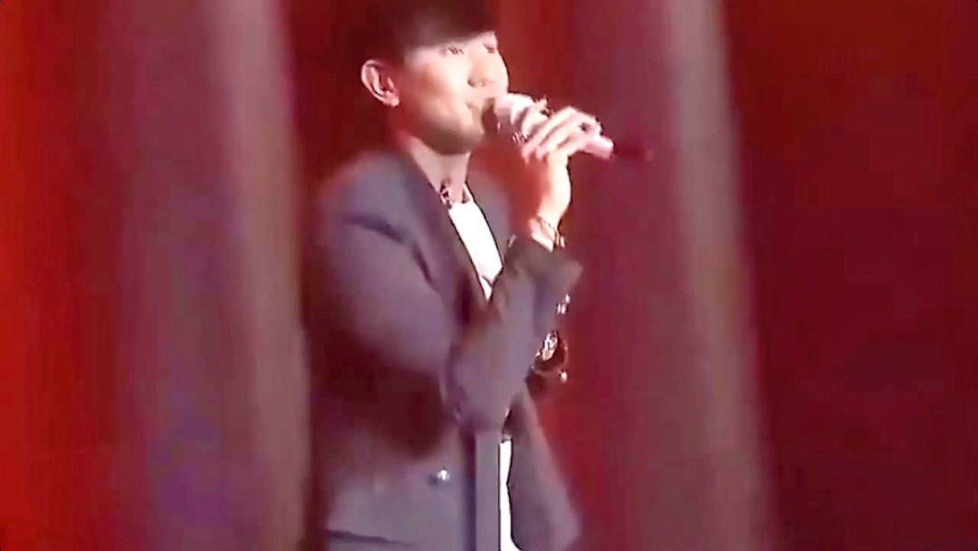 林俊杰现场演唱《修炼爱情》,开口瞬间好听至极,不愧是行走的CD