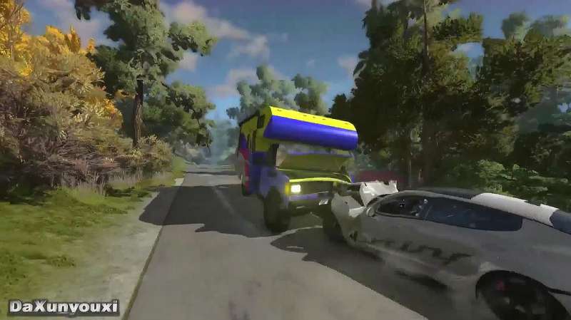 车祸模拟器:房车与轿车的正面碰撞,谁的质量更强呢?