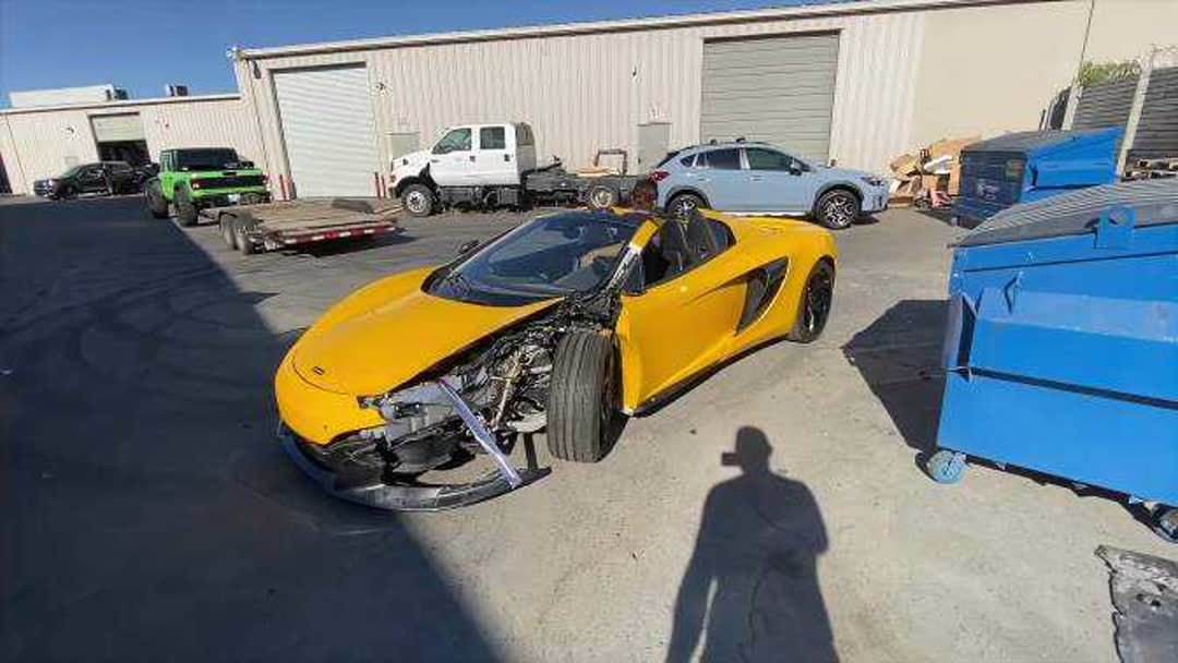 修复2015迈凯伦650S,中国售价406万的车在美国只卖35万美元