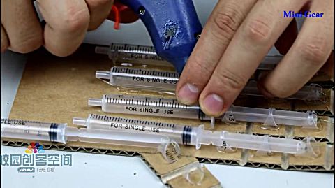 美创DIY手工制作:惊人的机器人手注射器